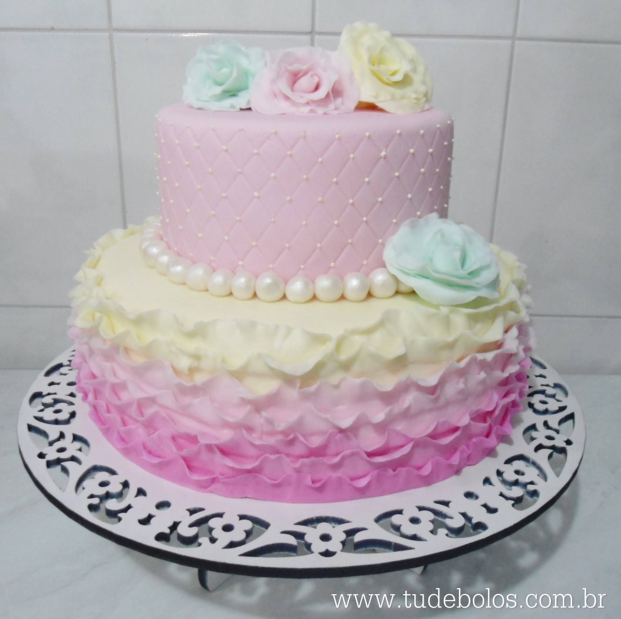 TUDE Bolos, arte e amor: Bolo candy colors babadinhos