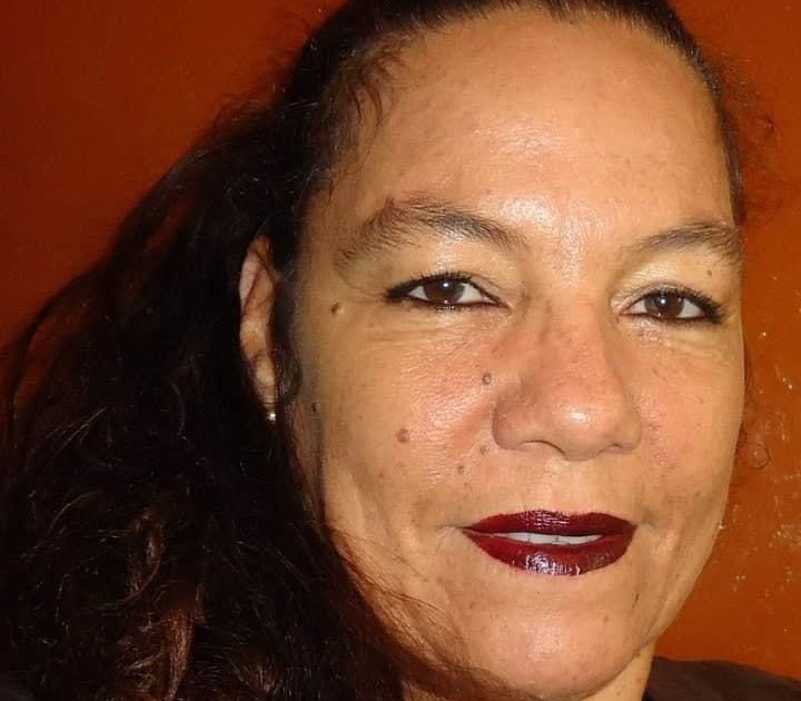 ESCRITORA PAULA RUSSA ABANDONA MPLA