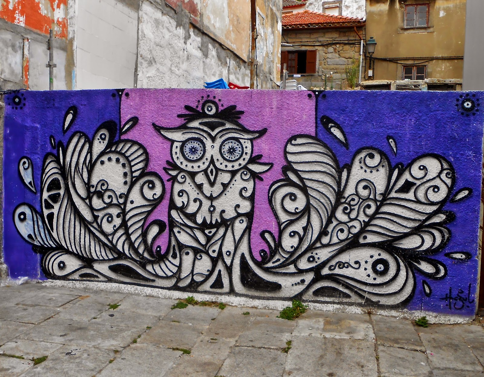 Viajar e descobrir: Portugal - Porto - Grafitti de Hazul na rua de Miragaia