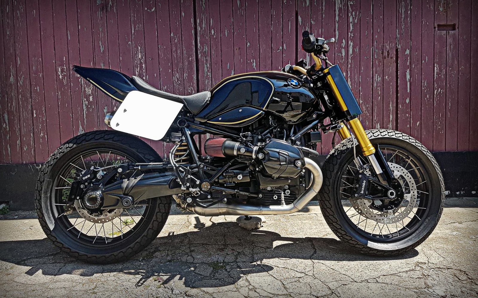 BMW R9T Hooligan Flat Track - RocketGarage - Cafe Racer Magazine