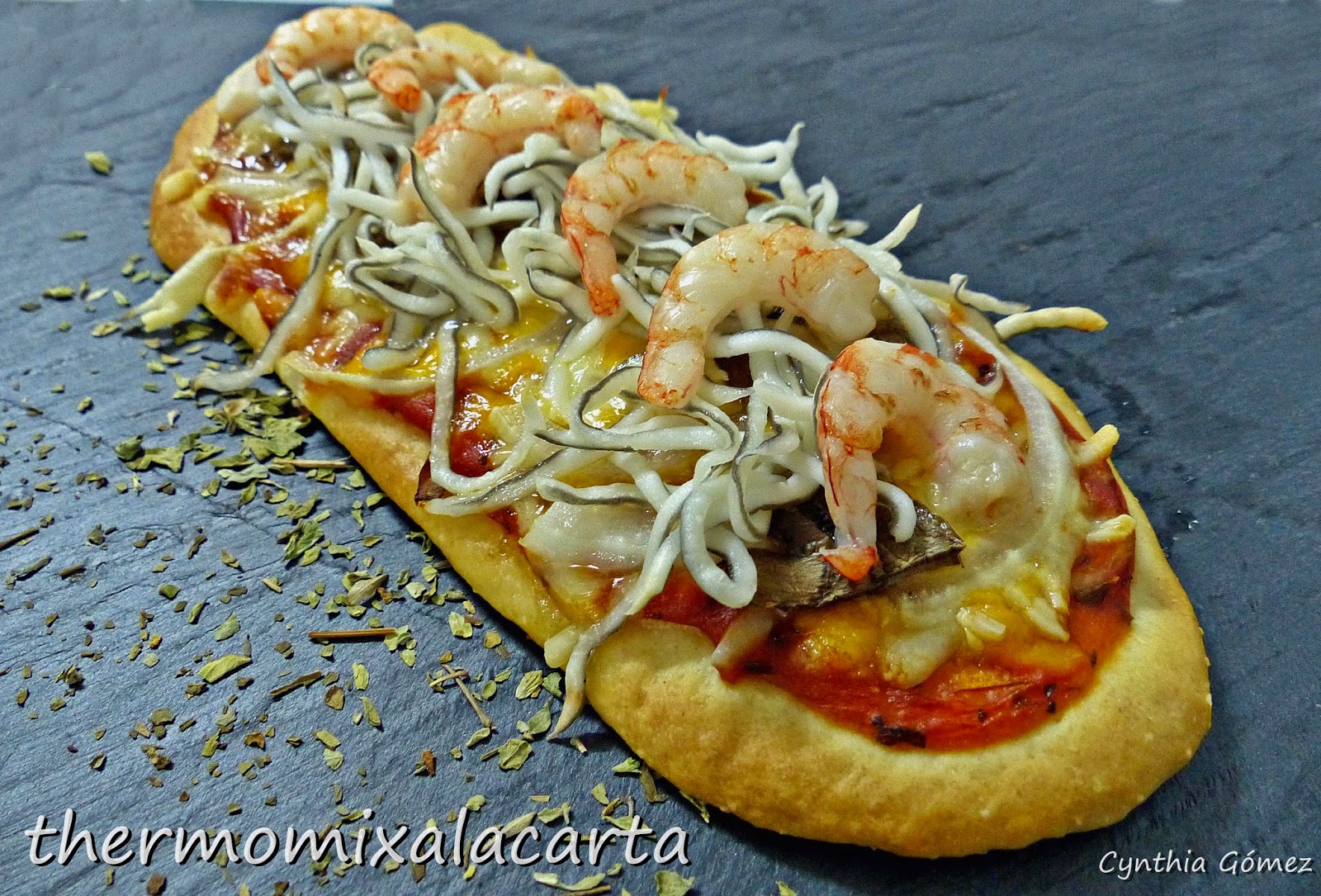 Thermomix a la Carta: Pizza de Gulas y Gambas
