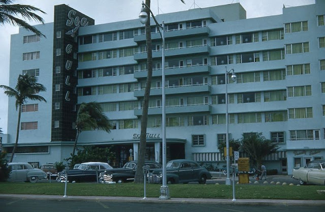 40 Fascinating Color Photos Capture Street Scenes of Miami & Miami ...