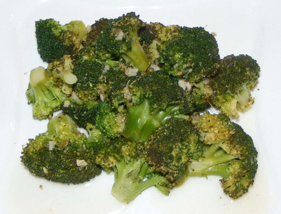 Broccoli cu usturoi si ardei iute la tigaie | Preparatedevis.ro