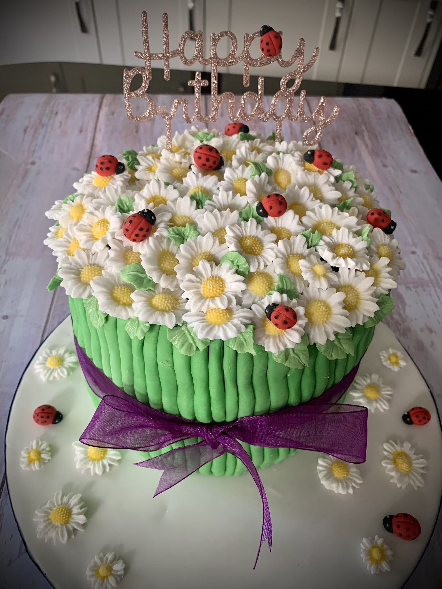 Yummy Mummy: Daisy Celebration Cake