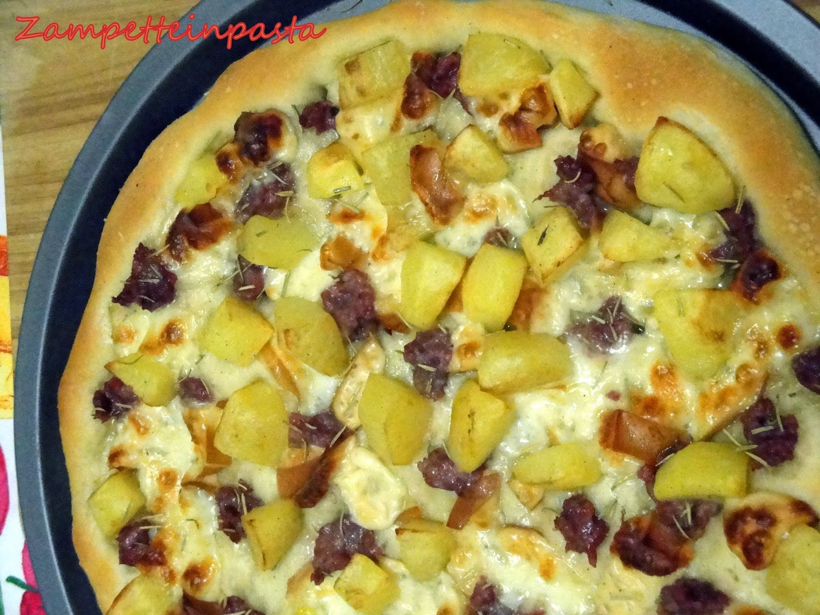 PIZZA PROVOLA, SALSICCIA E PATATE | ZAMPETTE IN PASTA