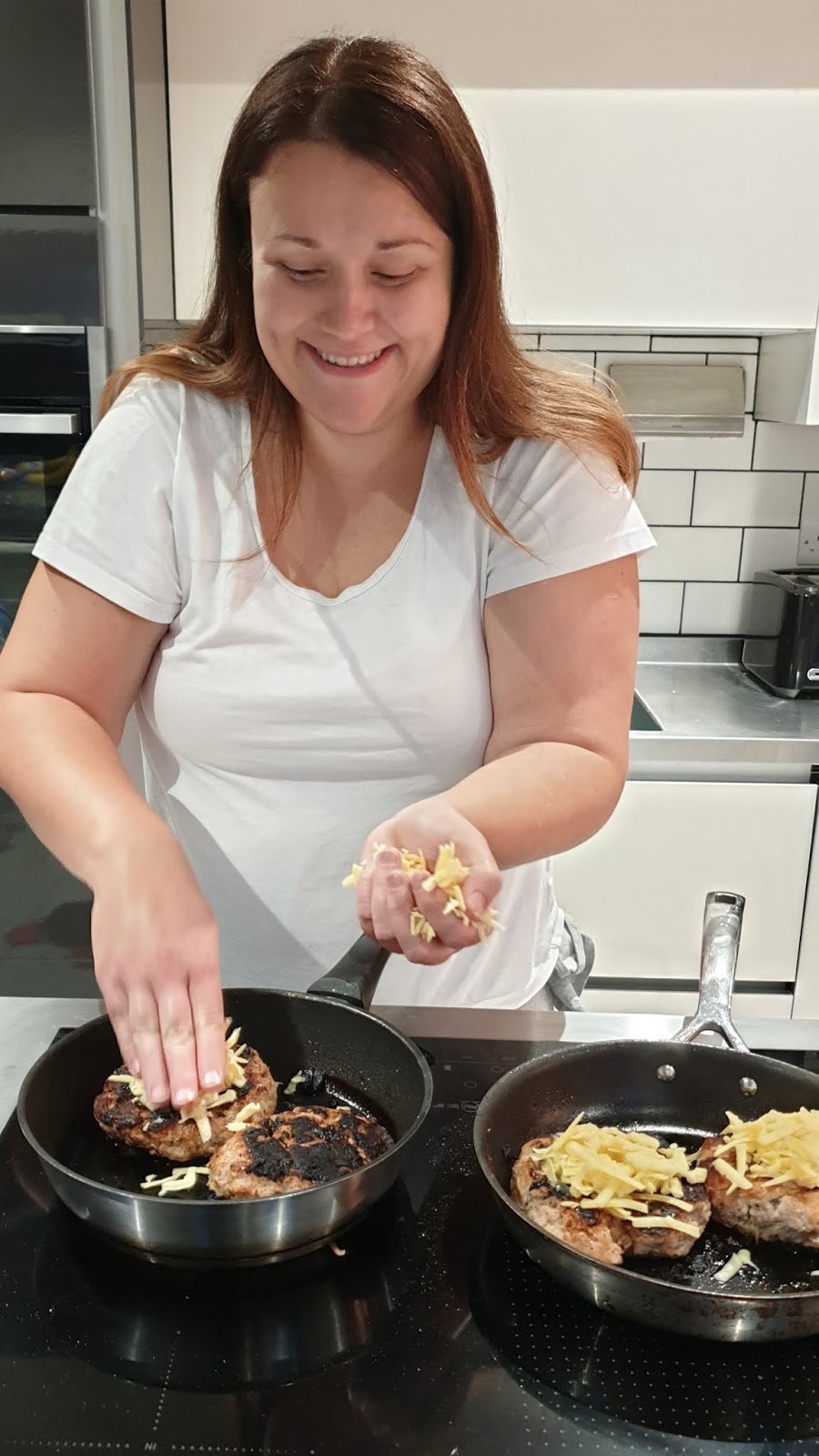 Delicious recipe for a pork and apple burger from HelloFresh