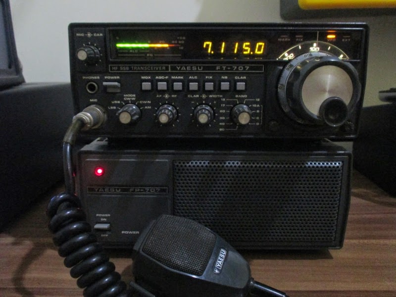 Gromikom Radio: Yaesu FT-707 HF SSB Transceiver + FP-707 PSU