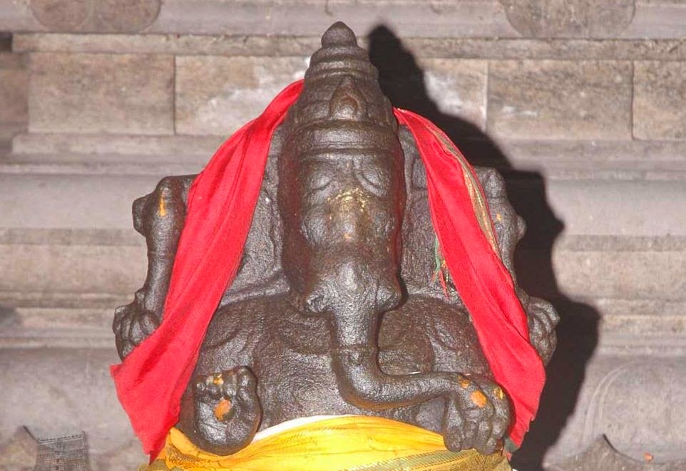 NAMASIVAYA: Sundarar worship Lord Yedaganathar from the boat in Vaigai