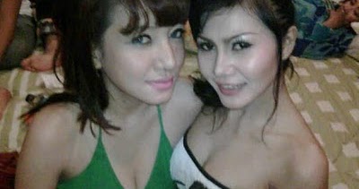 CERPEN SEX: Ngentot Dengan Pacarku dan Mamanya