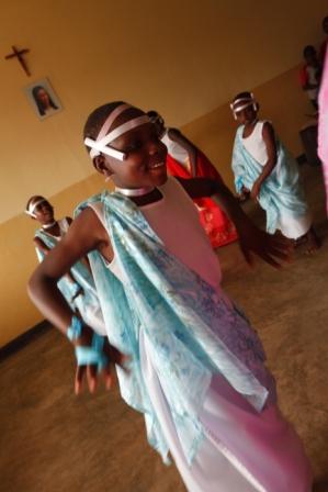 granica mroku i światła: Narracja przez taniec. Tańcząca Rwanda... część 2