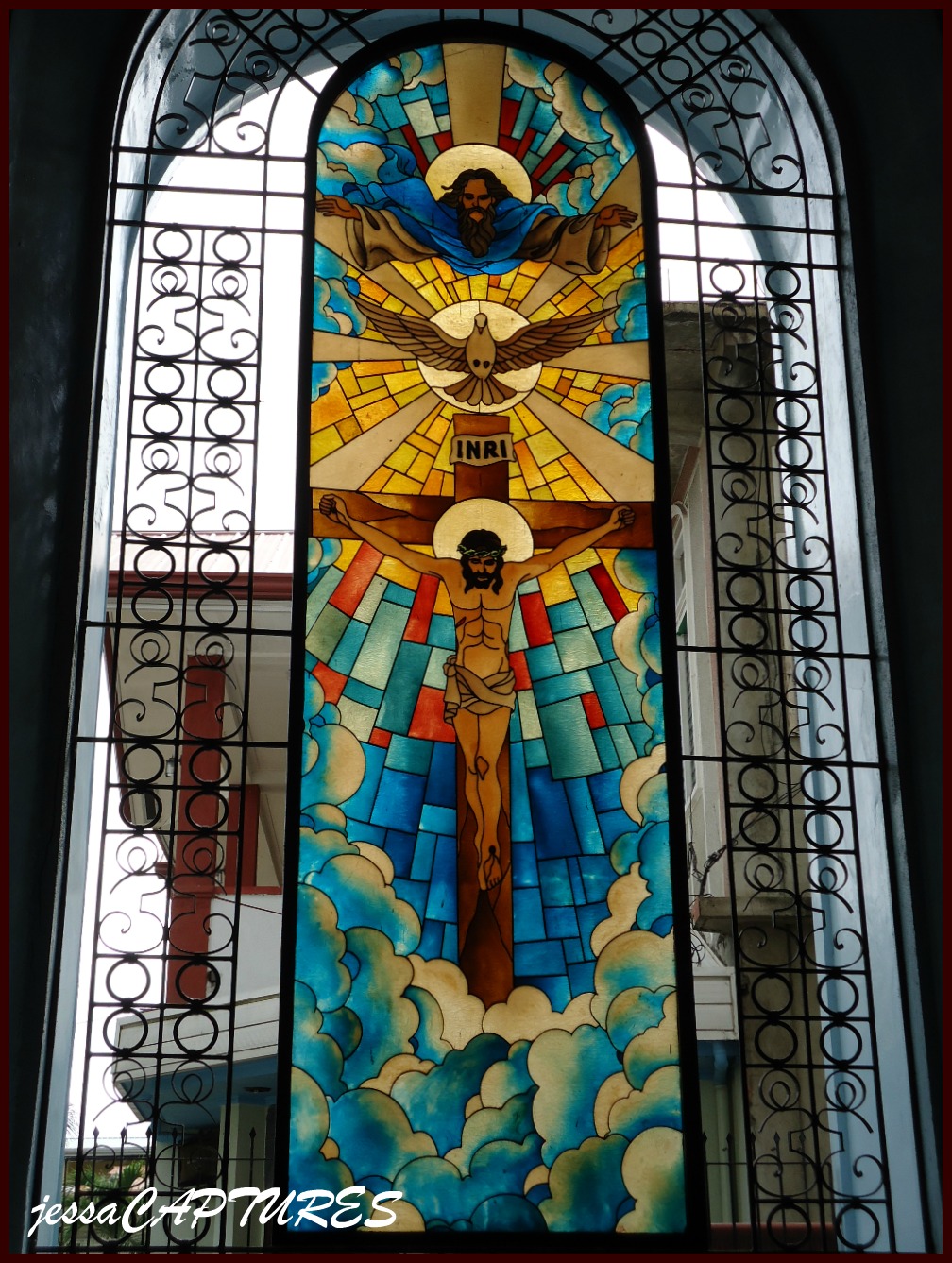 the traveller & her thoughts: MAASIN CITY CATHEDRAL at CHRISTMAS