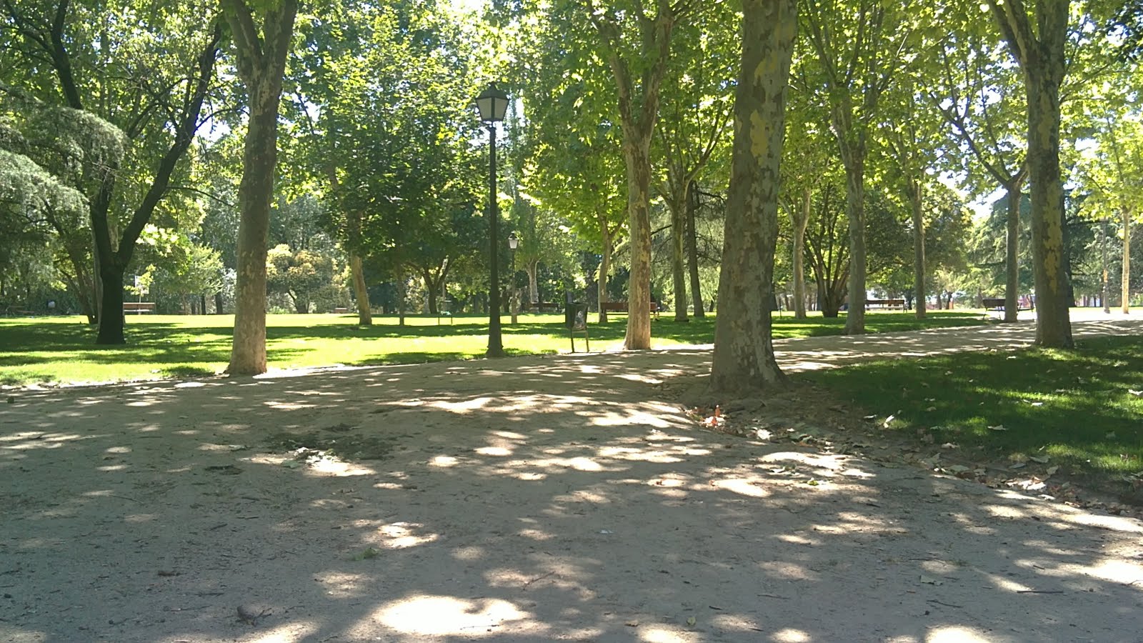 LAS TORRES DE PAPEL: Trazos