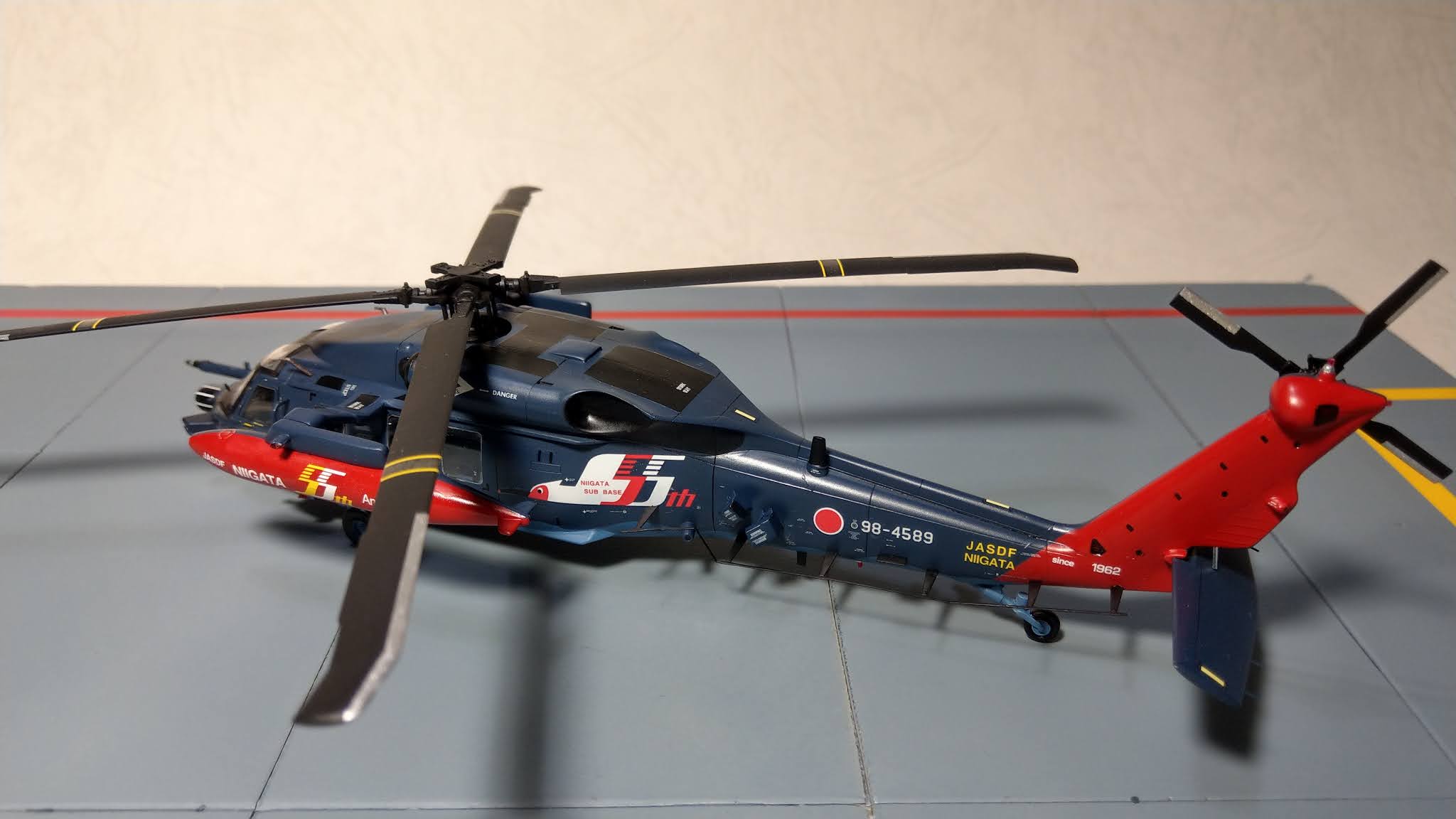 白貓模型格納庫: 日本航空自衛隊 UH-60J (SP) JASDF UH-60J (SP)