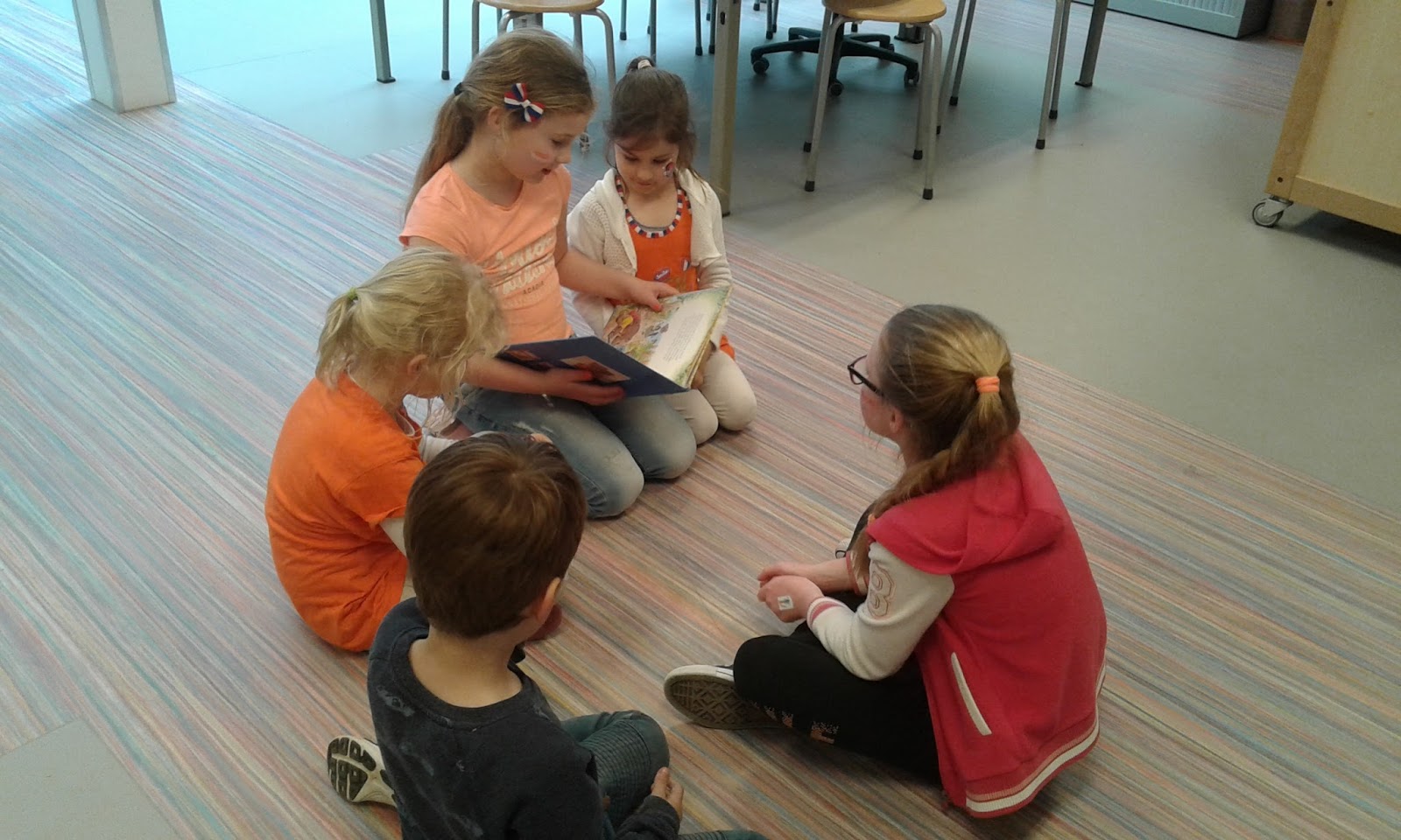Groep 1 en 2 CBS Het Kompas in Vuren: Groep 5 leest voor aan alle ...
