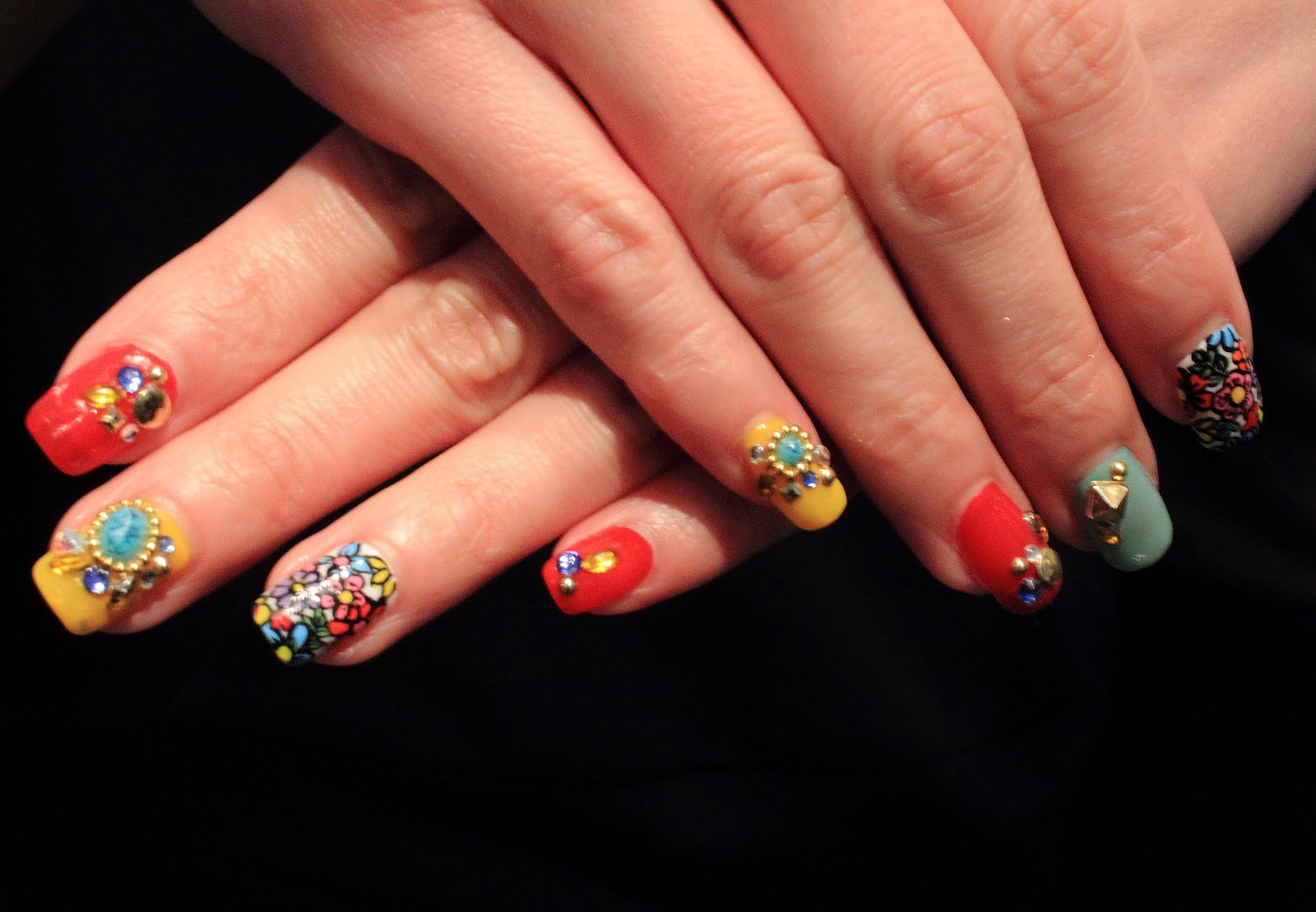 Nunu will blog for chicken wings.: Shi-Nail Salon grand opening!