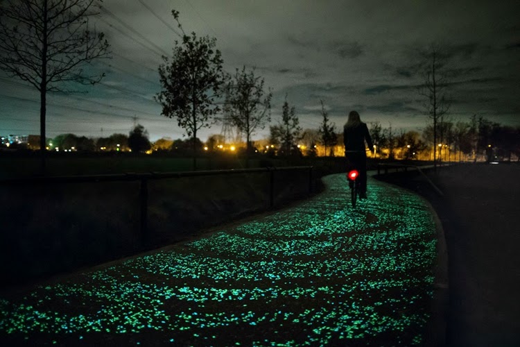 Illuminated Bike Paths - New Bike Path Is Illuminated With Solar Panels ...