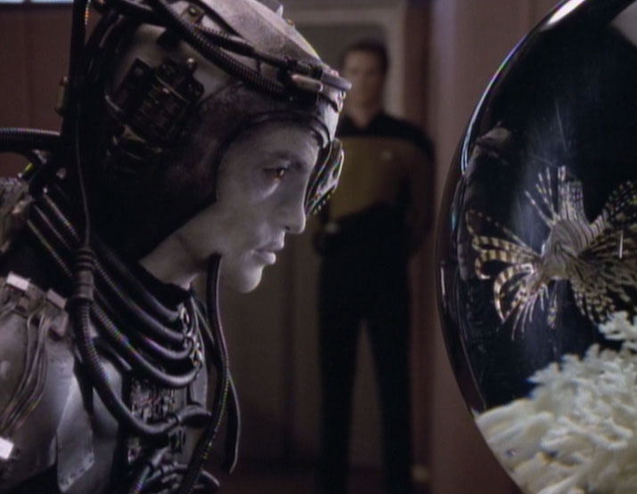 Doux Reviews: Star Trek The Next Generation: I Borg