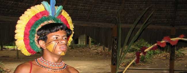 O Brasil está repleto de índios que ainda vivem segundo a cultura de ...