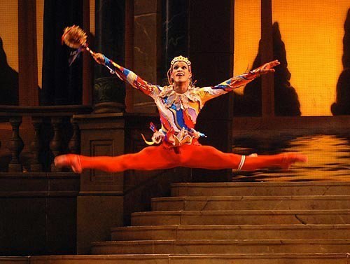 In Púribus: Fernando Montaño, un bailarín con mucho que ofrecer al ...