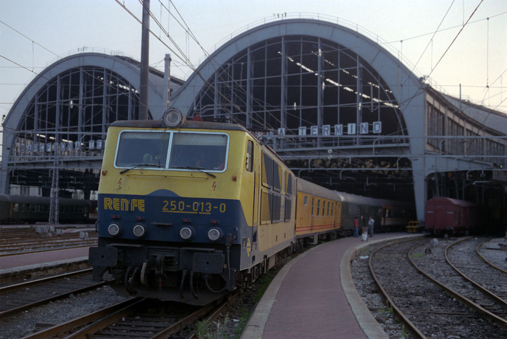 ANTONIO MACHINES: La potente serie 250 de RENFE