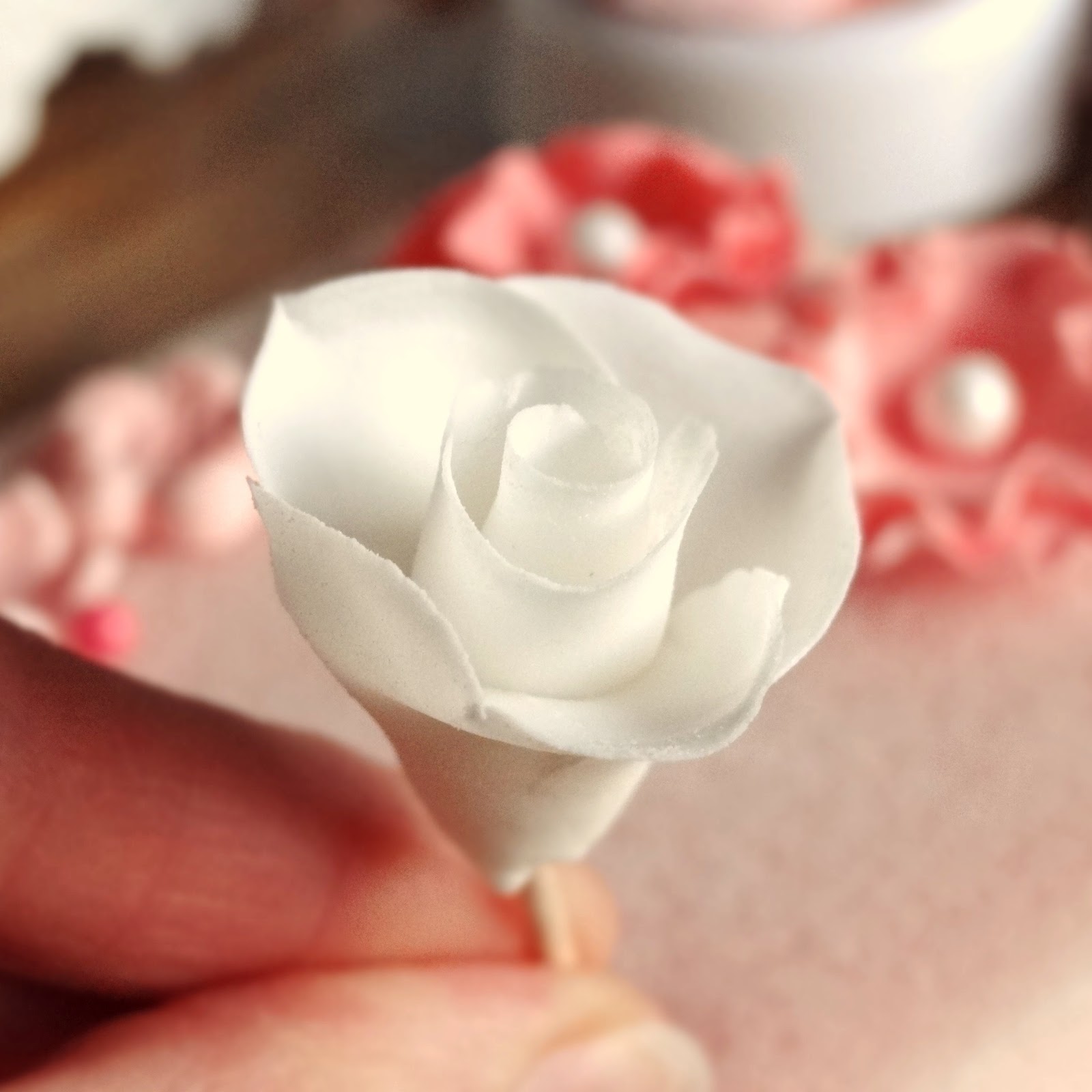 Libby's Cupcakes Etc: Shabby Chic Fondant Flowers