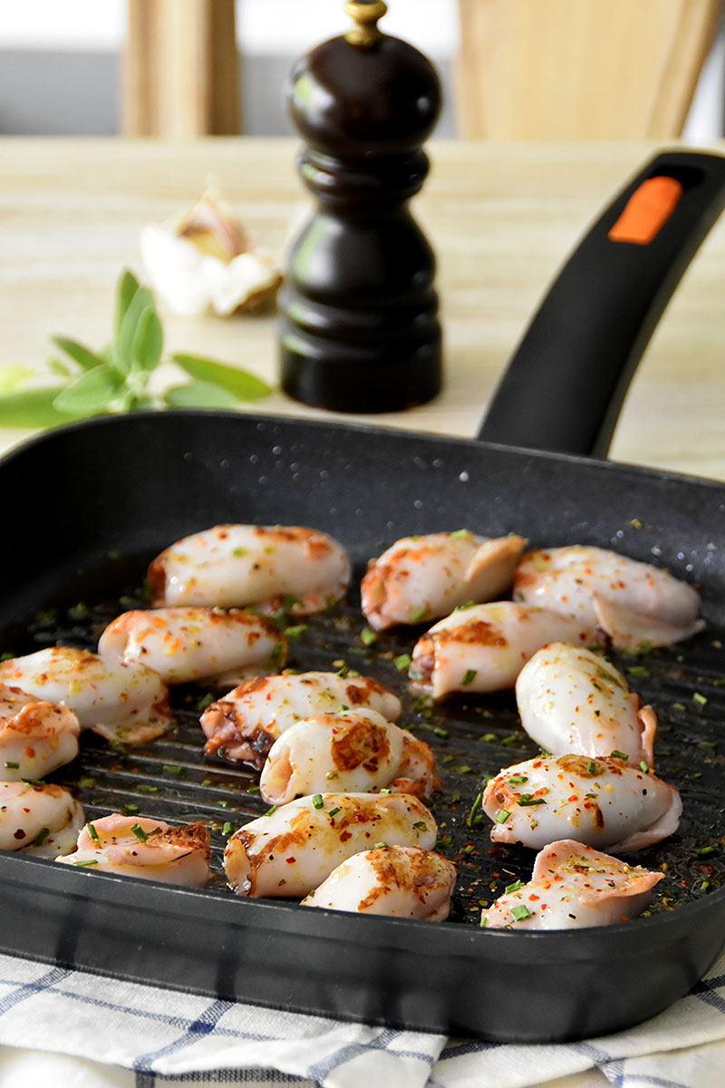 Chipirones rellenos de cebolla y castañas con patata enmascarada de ...