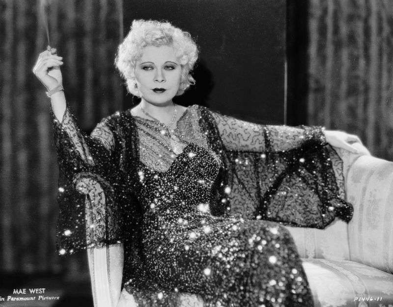 Stunning Portraits of Mae West, Hollywood's Sex Symbol in the 1930s ...