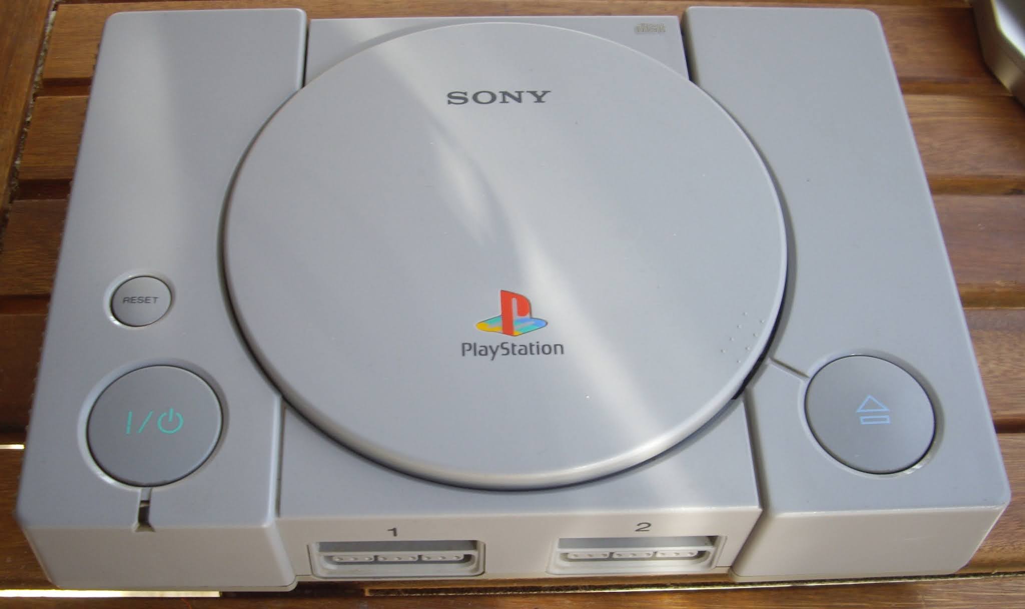Retro Ordenadores Orty: Consola Sony PlayStation (modelo SCPH-1002) (1995)