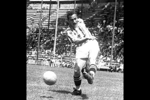 ESTO PASO: 1918: NACIÓ Horacio Casarín, futbolista mexicano.