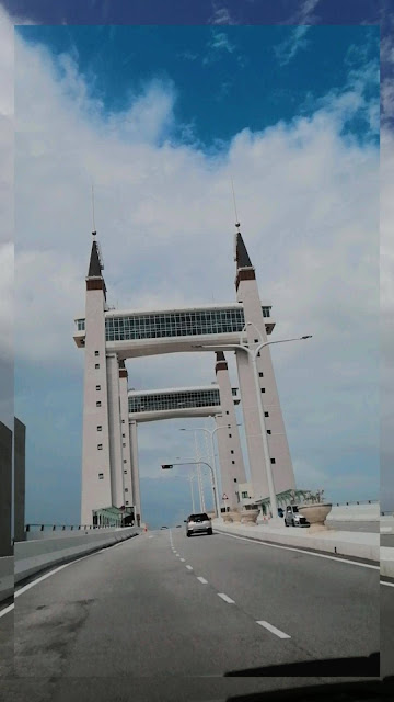 Drawbridge Terengganu | Pantai Teluk Ketapang Naik Kuda. - Fatihah Fazlin