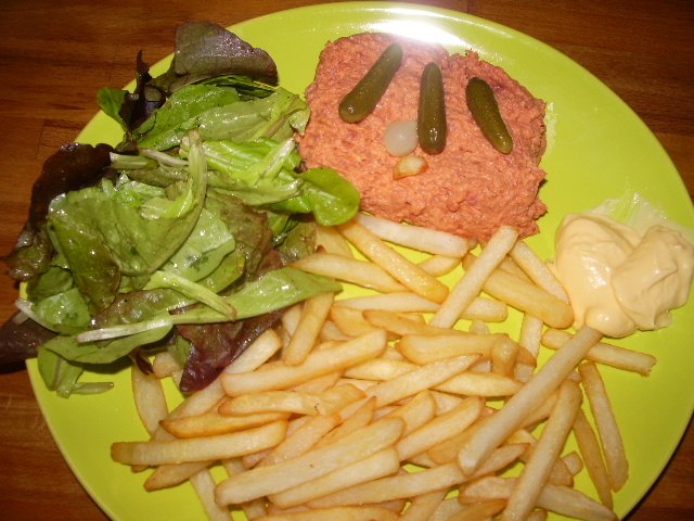 La Cuisine des Gourmands: Filet américain préparé, frites
