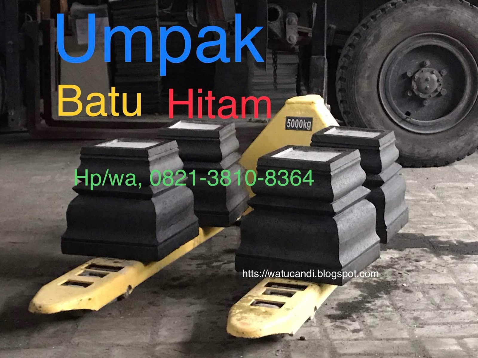 Pengrajin Umpak Batu Alas bangunan Kayu