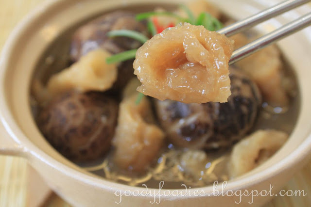 GoodyFoodies: Recipe: Fish Maw with Mushrooms Stew