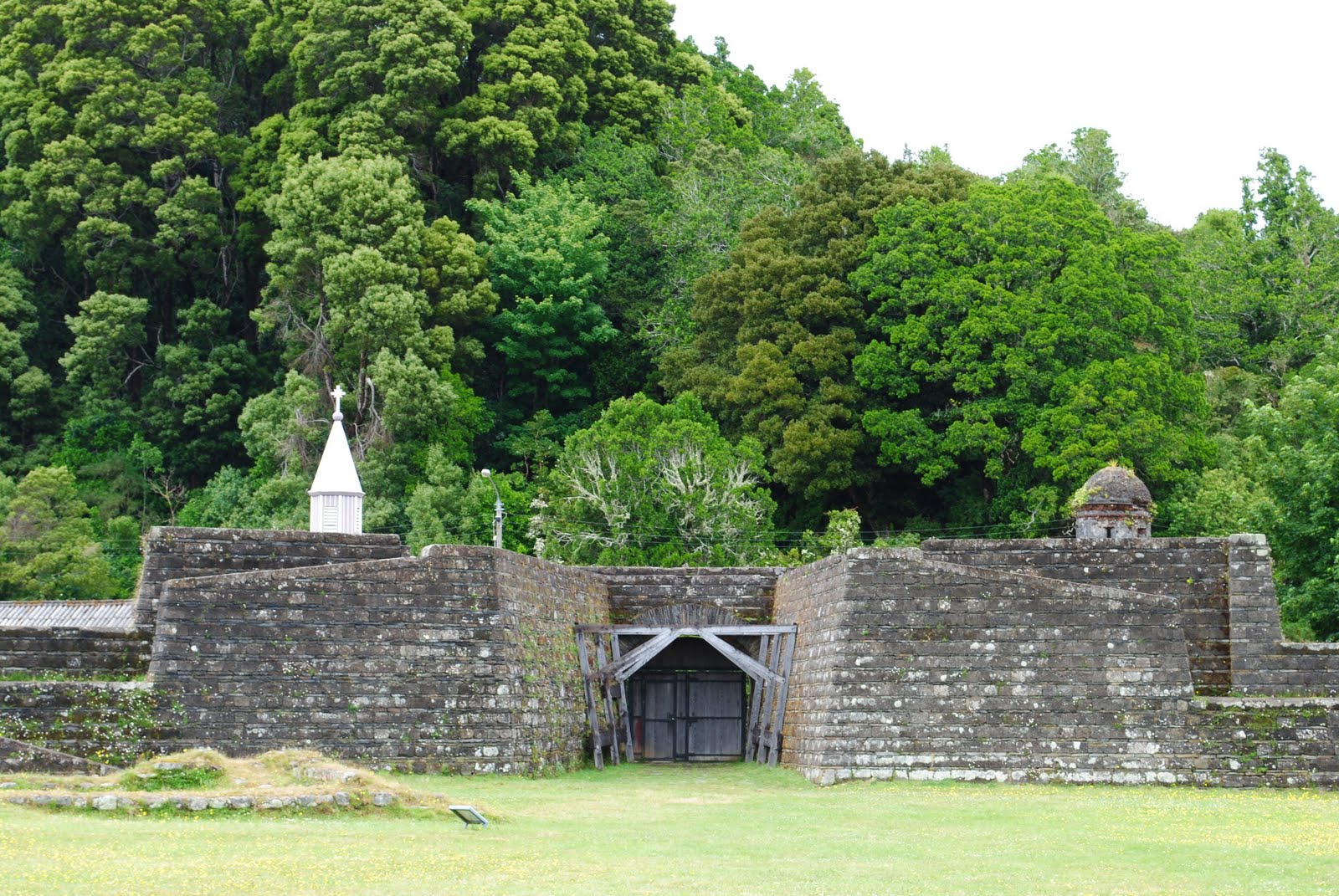 Struan and Anna in Chile: Valdivia January 2011: Spanish Forts and ...