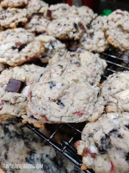 Fantastical Sharing of Recipes: Oreo Peppermint Crunch Cookies