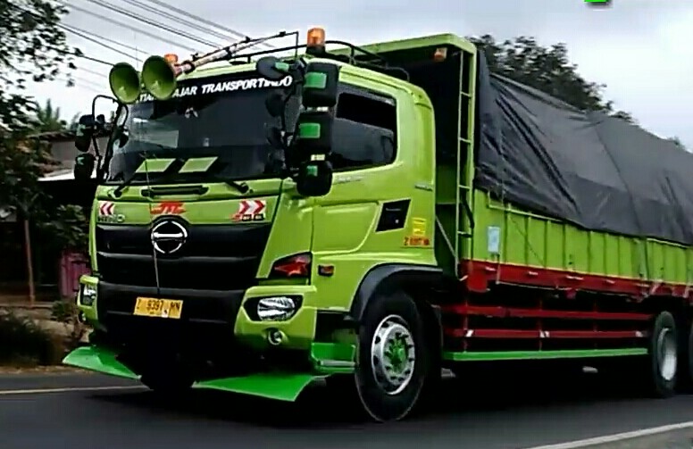 Truk tronton modifikasi Indonesia