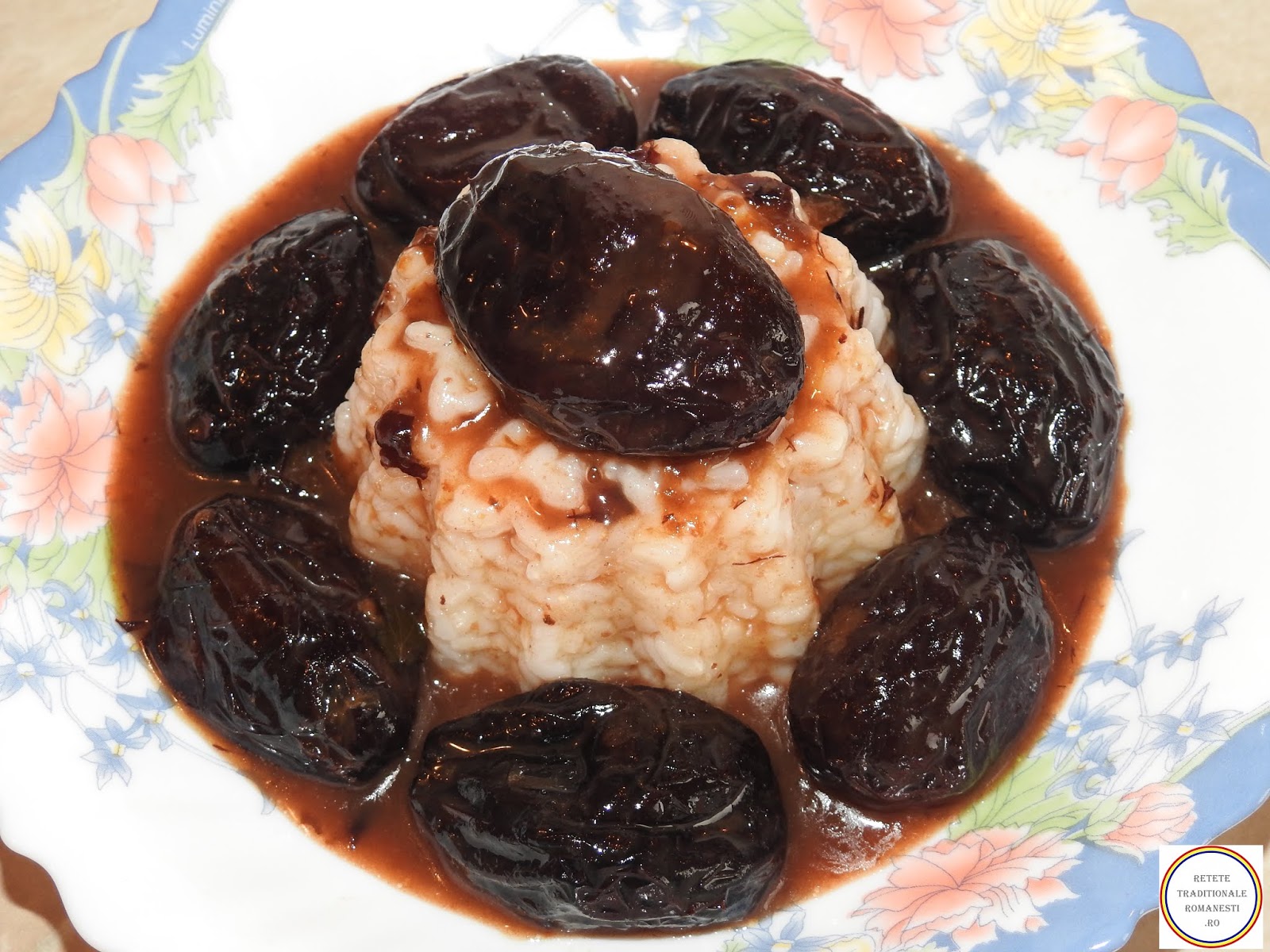 Mancare de prune cu orez reteta | Retetetraditionaleromanesti.ro