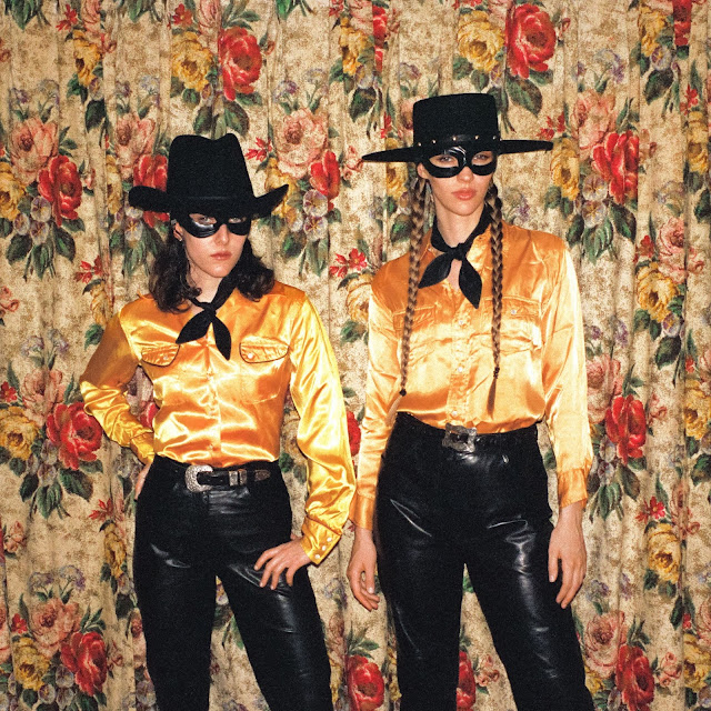 "Bottom Shelf Gin", a nova das Bad Flamingo para fechar a festa em ...