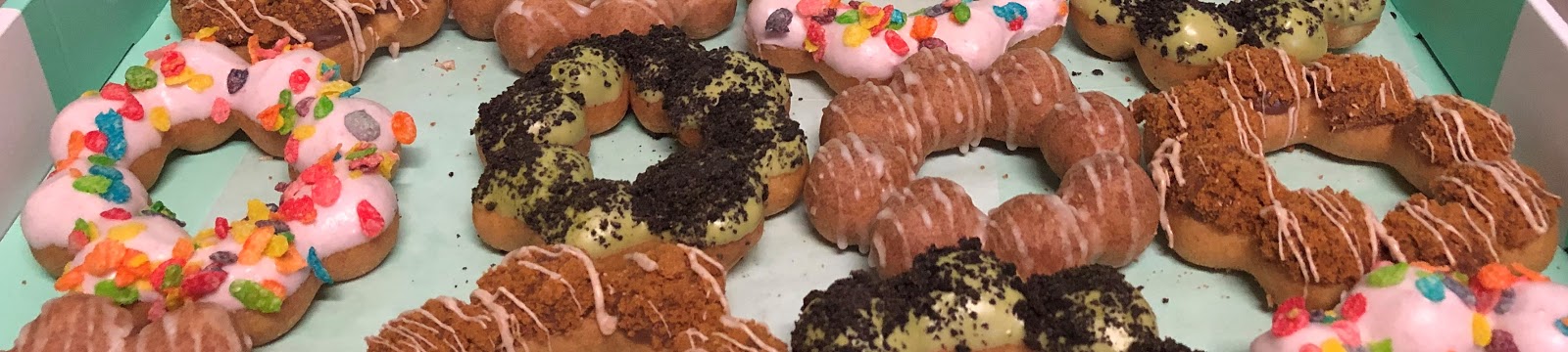 Meemoez Eats Many Desserts!: Dochi Review - Squishy soft mochi donuts!