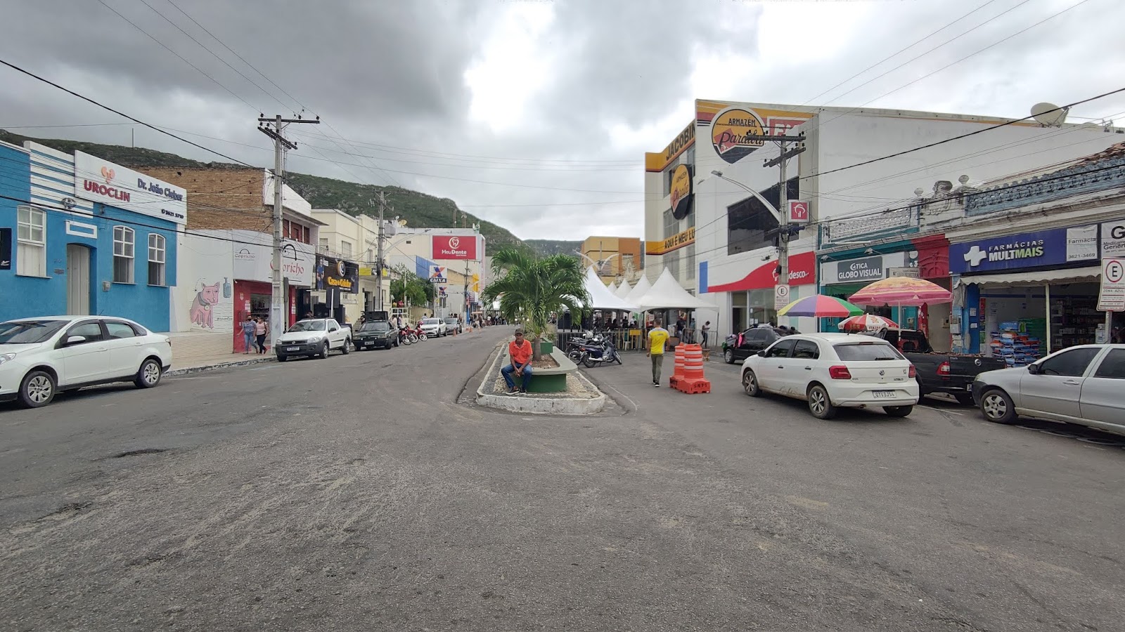 Observando a vida no centro de Jacobina