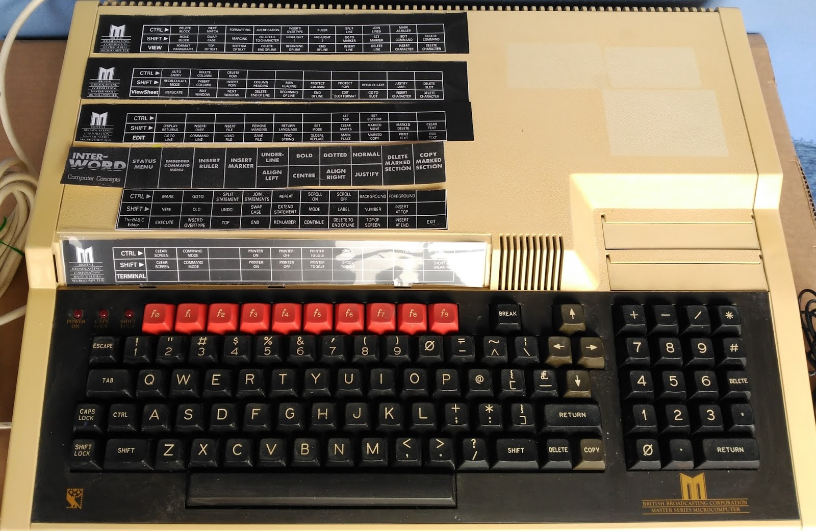 Retro Ordenadores Orty: Acorn BBC Master 128 (1986)