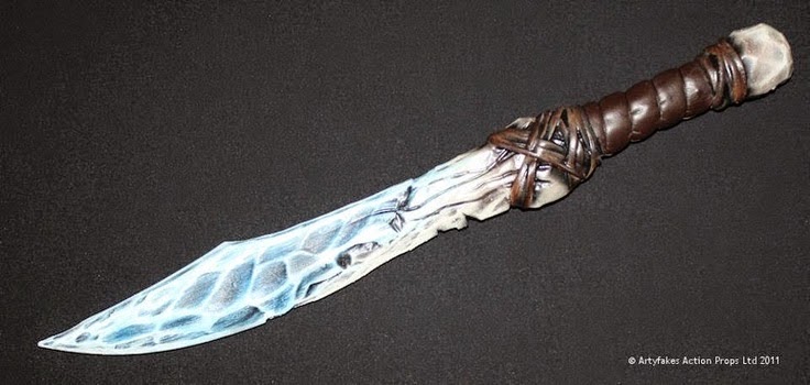 Nome: Iciberg Descrição:Adaga de arremesso 1D4 + 3d6 de dano gélido ...