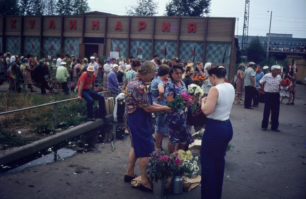 Life in USSR in 1980: Colour Photographs