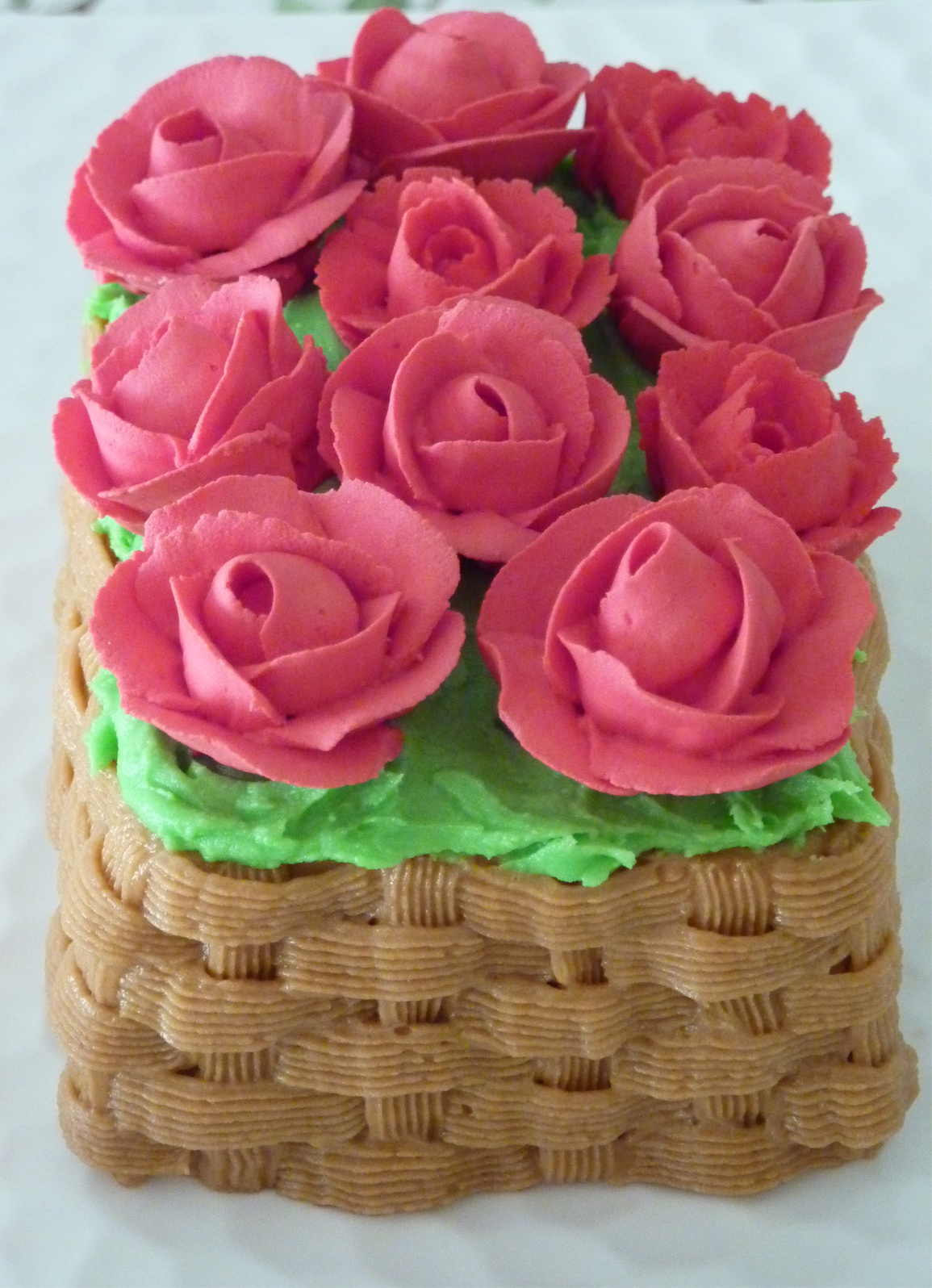 Red Moonrise: Basket of Roses: Mini-Sponge Cake with Buttercream