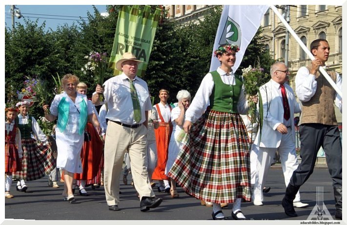 Ādažu novads cauri gadu simtiem bildēs: Dejotprieks