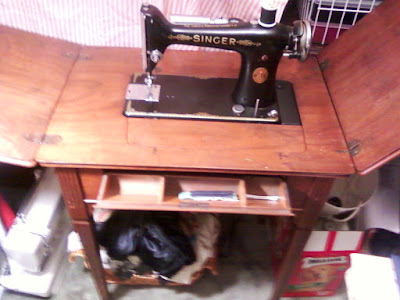 Singer 101 Sewing Machine with potted motor & oil wick system