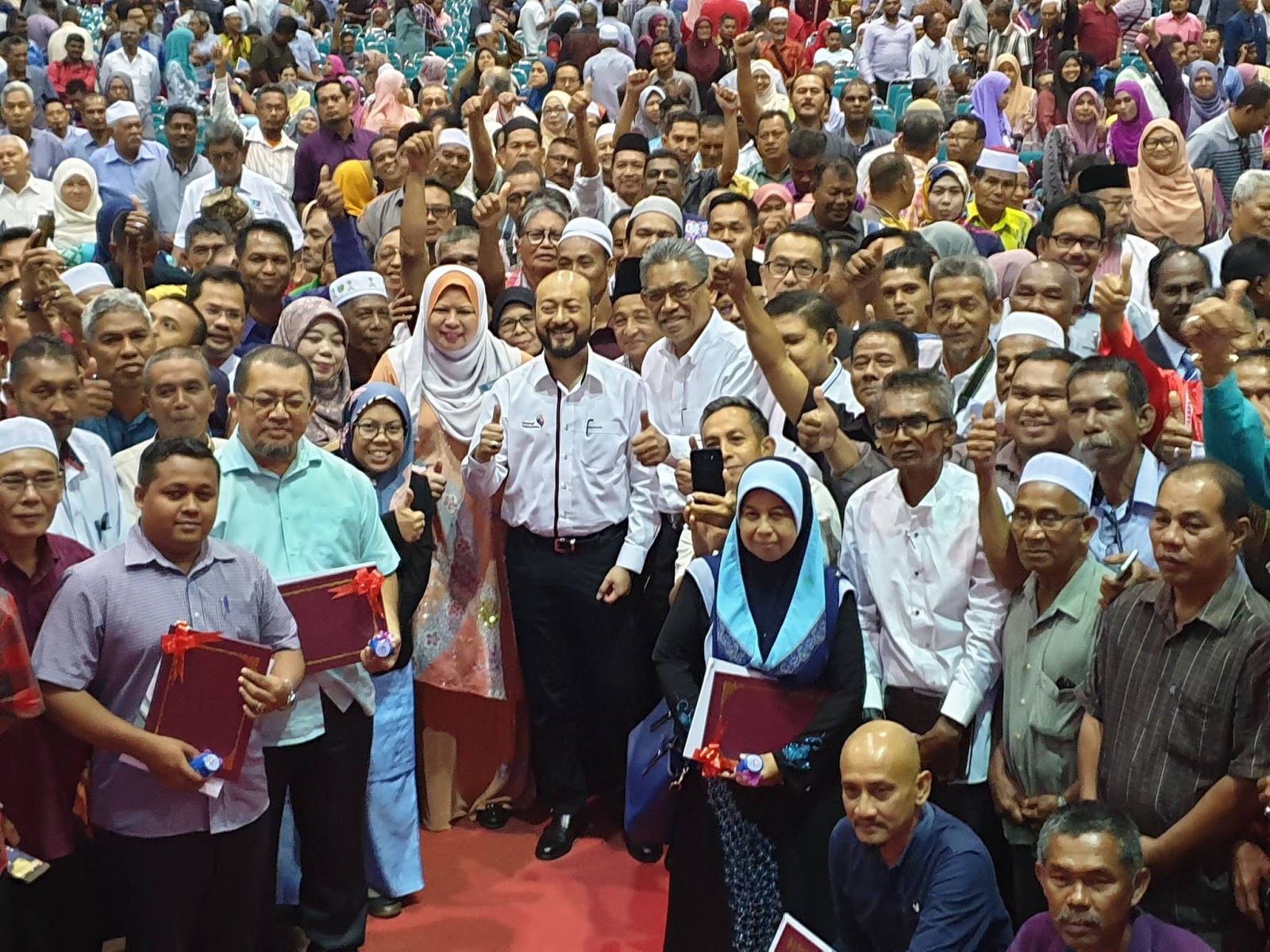 2032 Individu Terima Watikah Lantikan Ketua & Setiausaha MPKK - Mukhriz ...