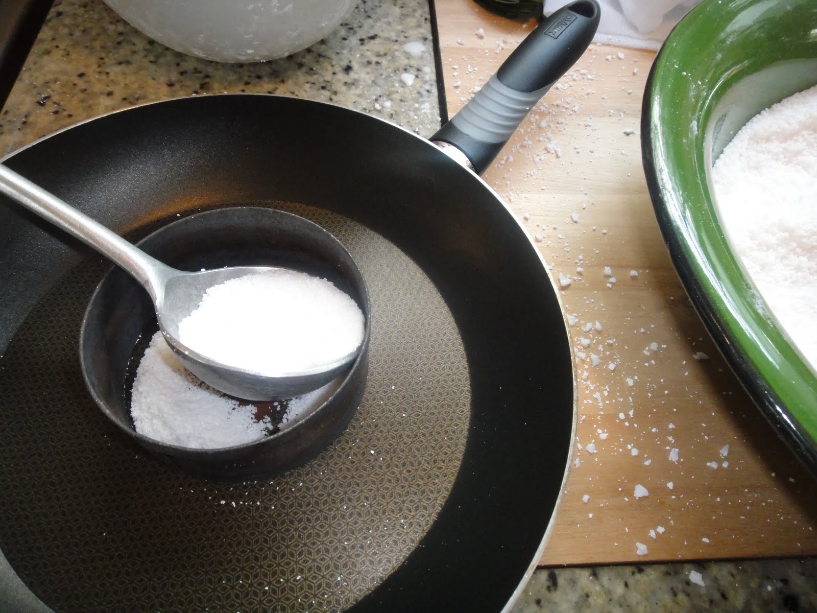 come-se: Tapioca molhada na folha de bananeira. Quinta sem trigo 27