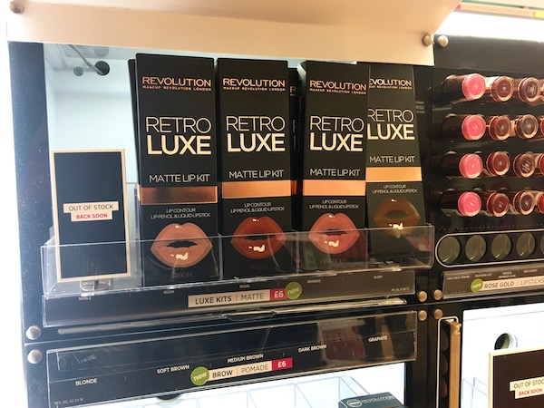 MAKEUP REVOLUTION RETRO LUXE MATTE LIP KIT — Skin Face Beauty