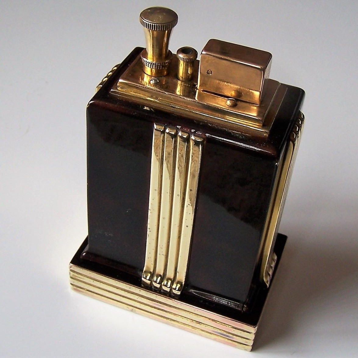 Table lighters collectors' guide